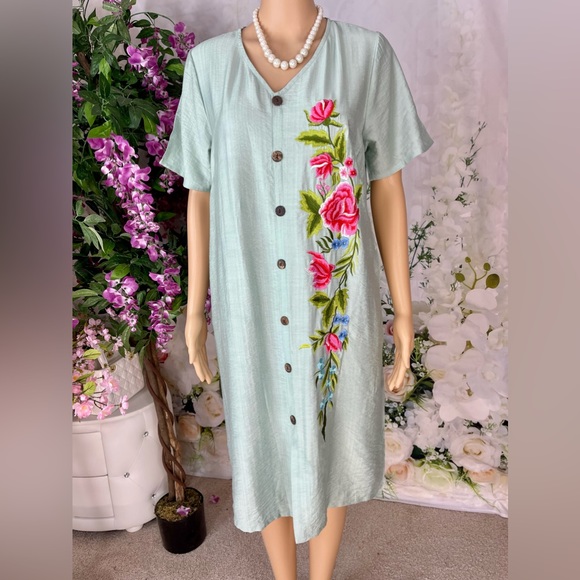 Dresses | New Beautiful Embroidery Shift Dress Boutique Party Dress ...